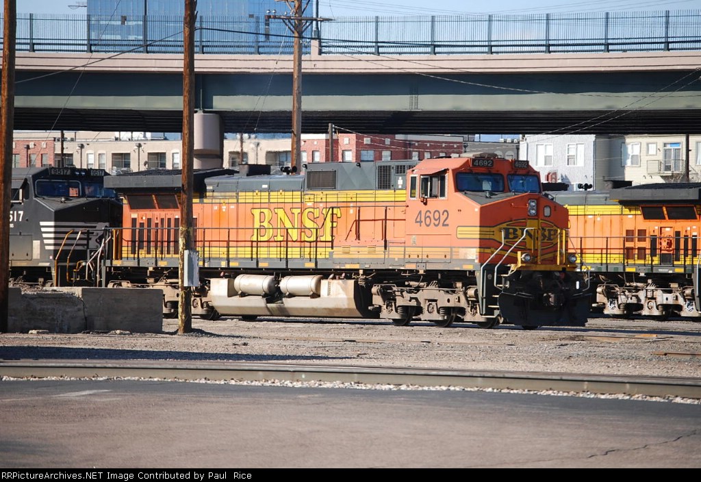 BNSF 4692